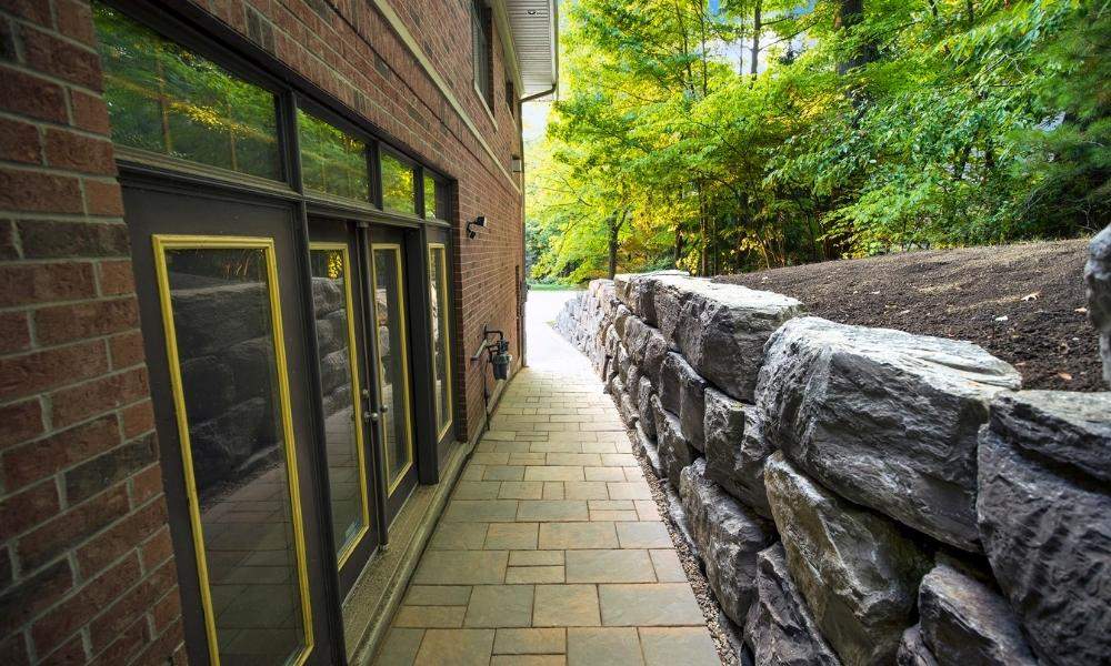 Custom Retaining Wall, Steps and Landscaping Mississauga | AHS